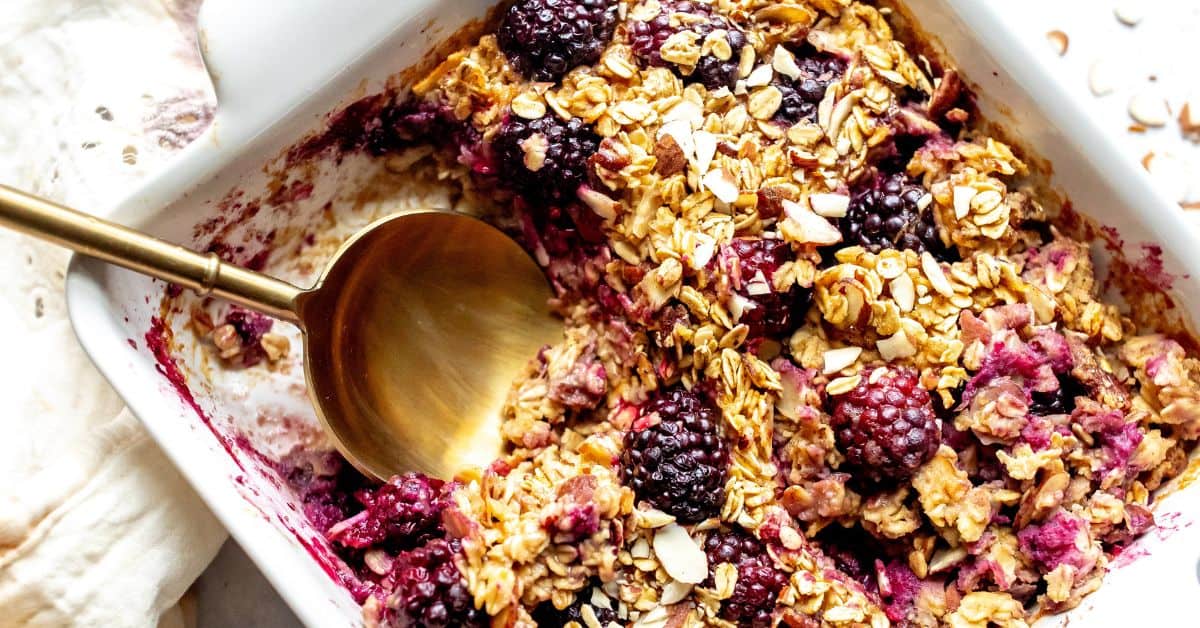 Blackberry Baked Oatmeal {With Protein} - Sailor Bailey